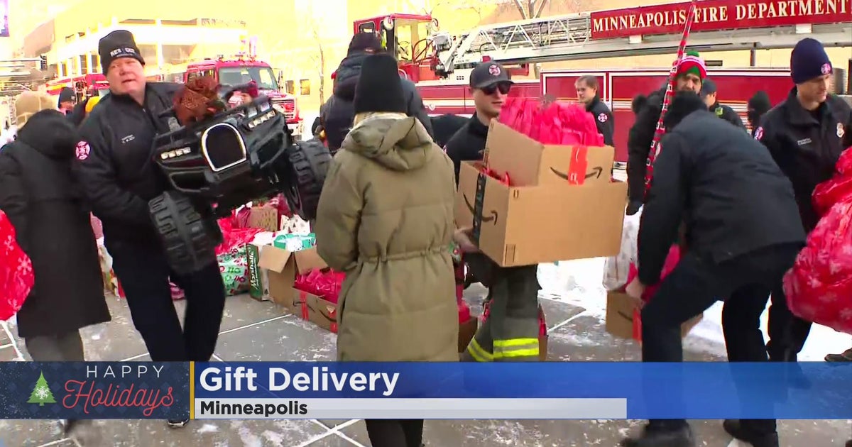 Firefighters spread holiday cheer - CBS Minnesota
