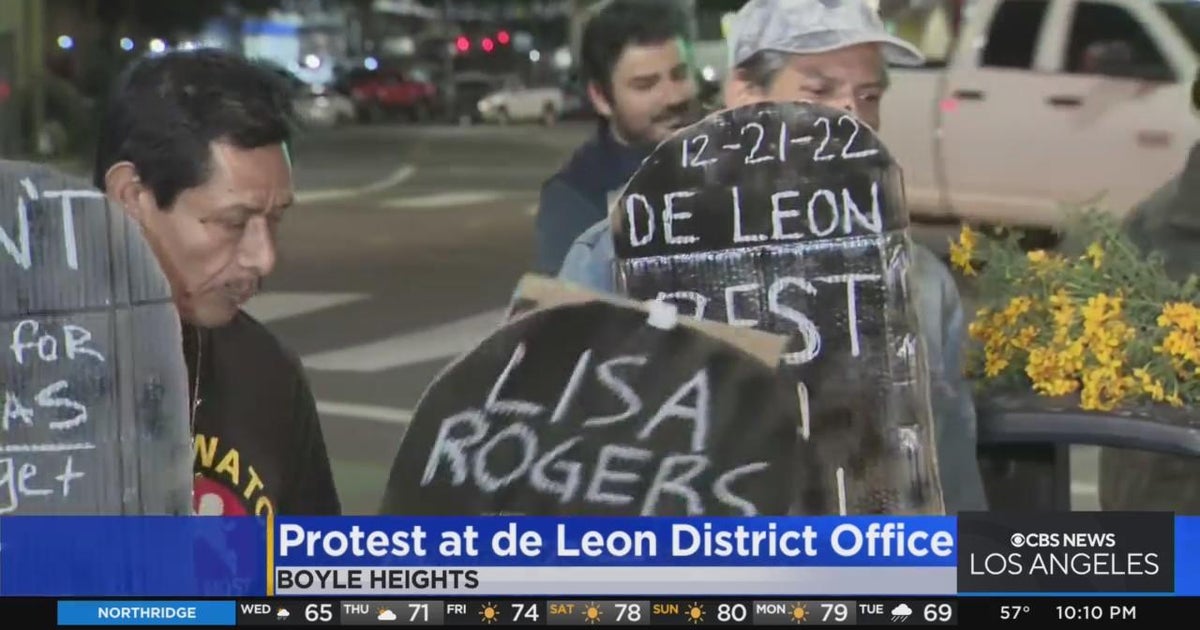 Demonstrators gather in Boyle Heights to protest for Kevin de Leon's ...