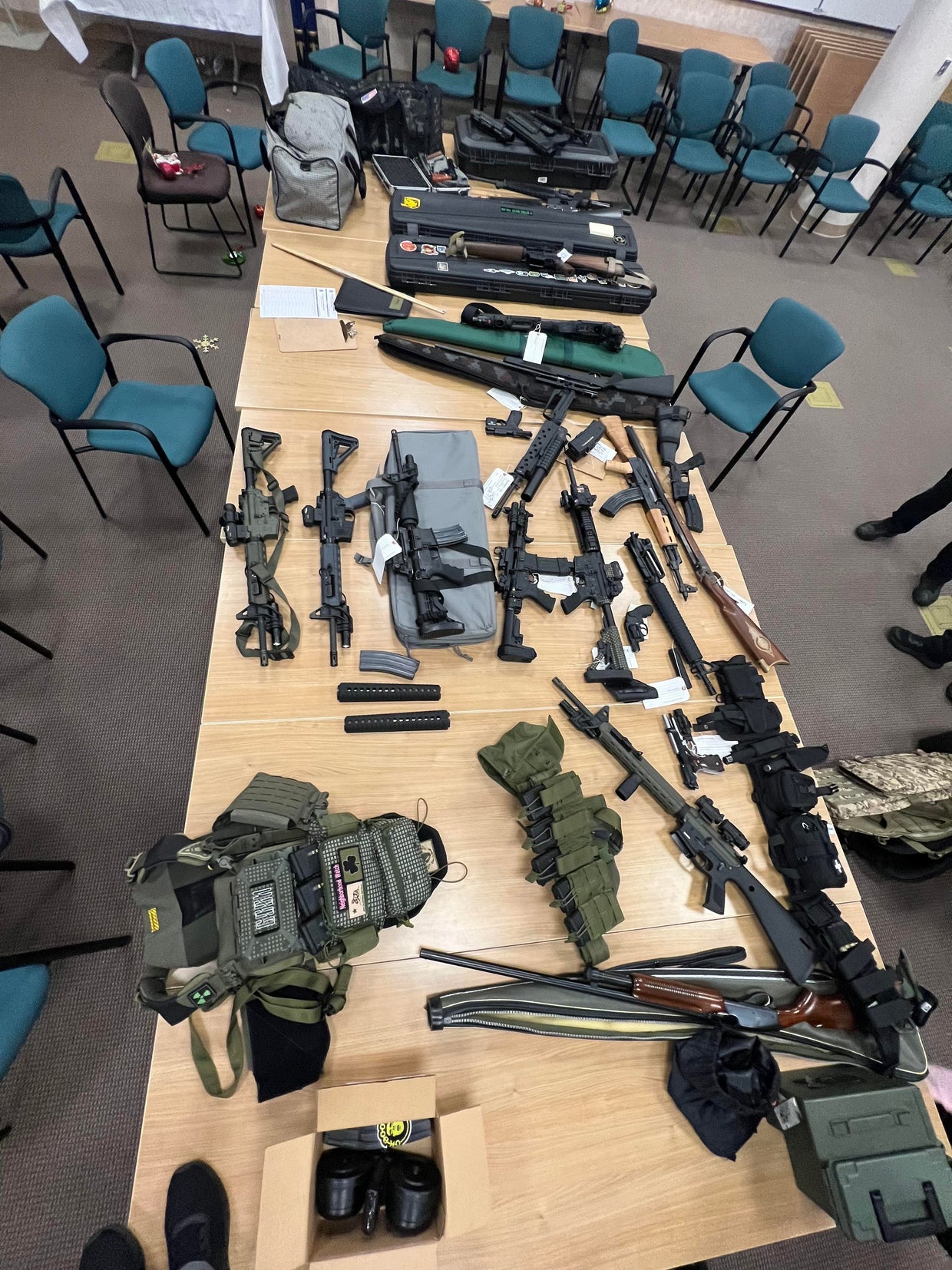 Man arrested for pointing gun at father and child in San Mateo found ...