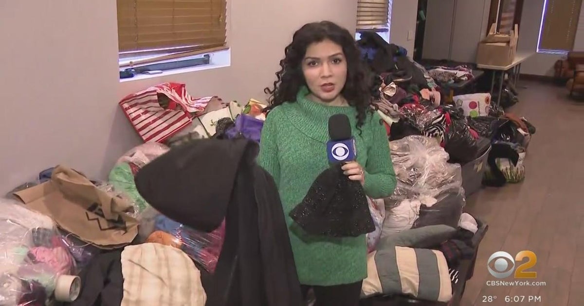 New York City groups collecting donations for asylum seekers - CBS New York