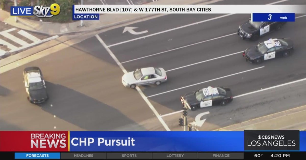 CHP unsuccessfully attempts to block pursuit suspect - CBS Los Angeles