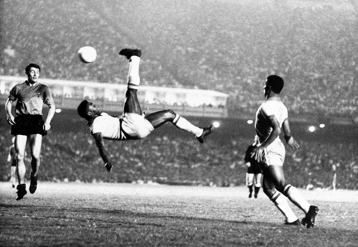 Pelé, Brazilian soccer legend and king of the "beautiful game," dies at ...