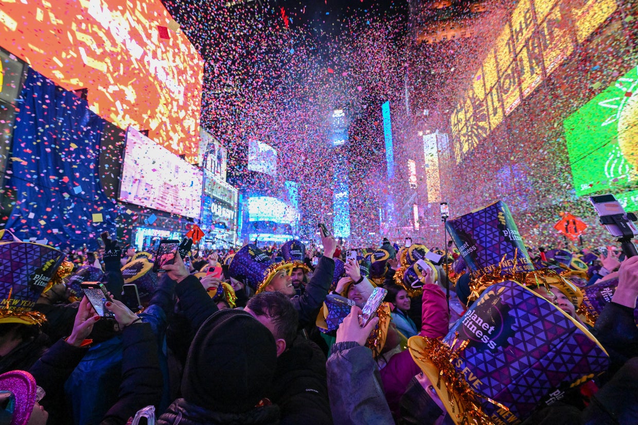 Thousands brave the rain to ring in 2023 in Times Square