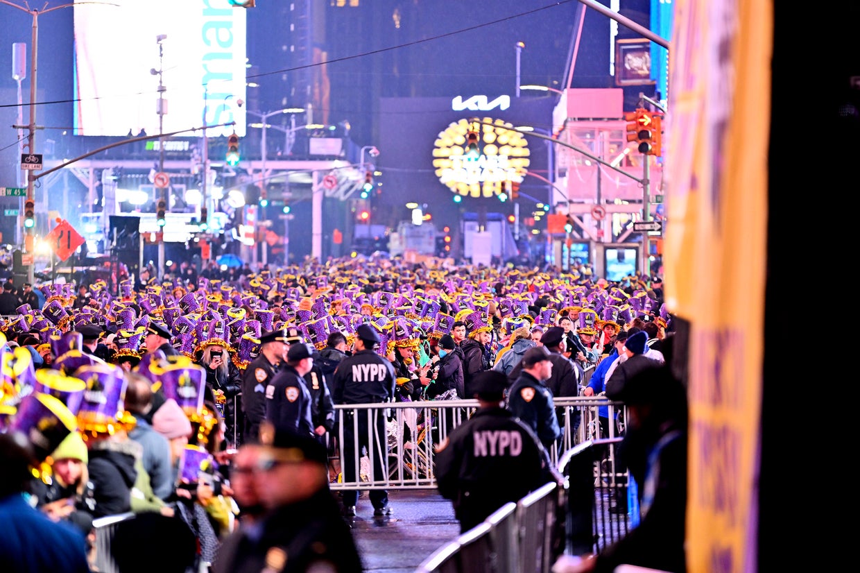 Thousands brave the rain to ring in 2023 in Times Square