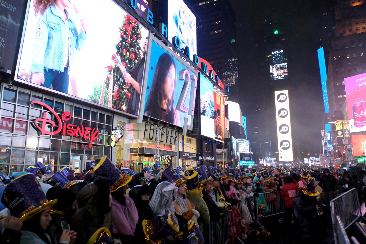 Thousands brave the rain to ring in 2023 in Times Square