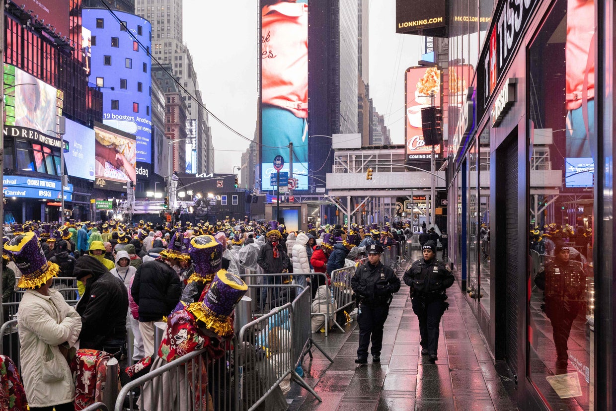 Thousands brave the rain to ring in 2023 in Times Square