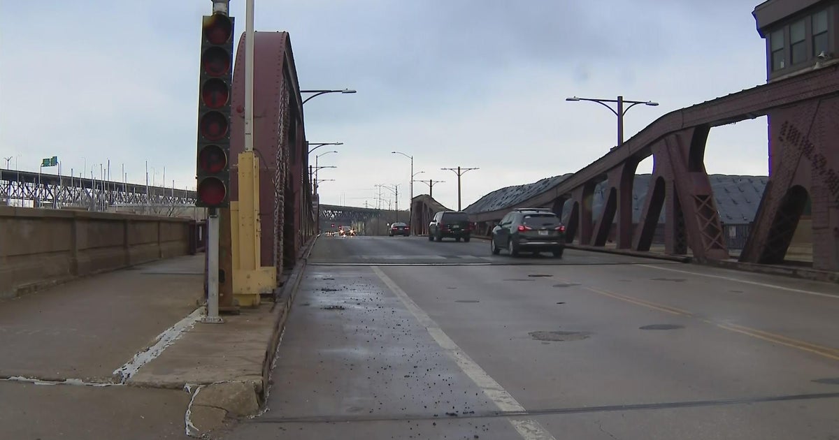 Major investment will go to restore several Chicago bridges - CBS Chicago