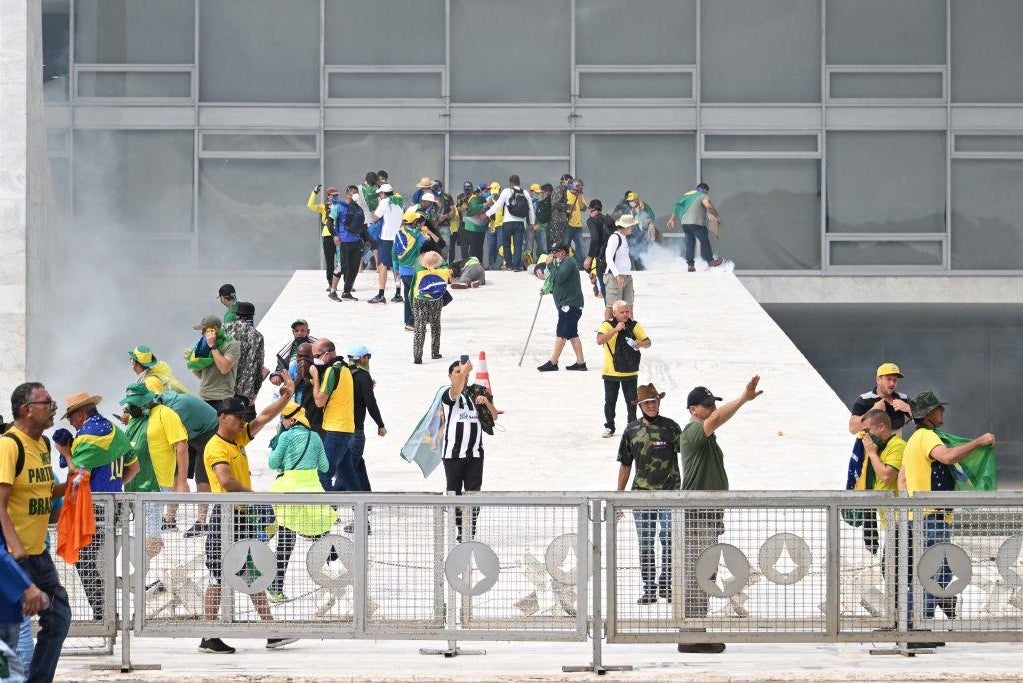 Supporters of Brazil's Bolsonaro storm Congress, Supreme Court and ...