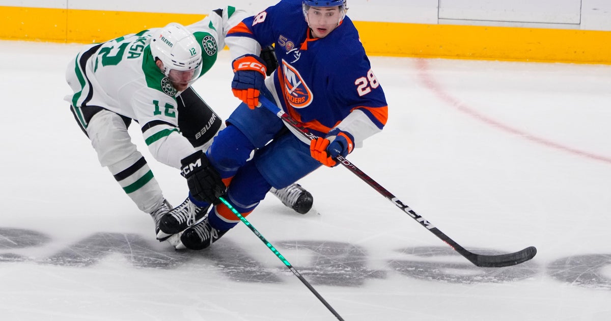Islanders stymied by Jake Oettinger, fall to Stars - CBS New York