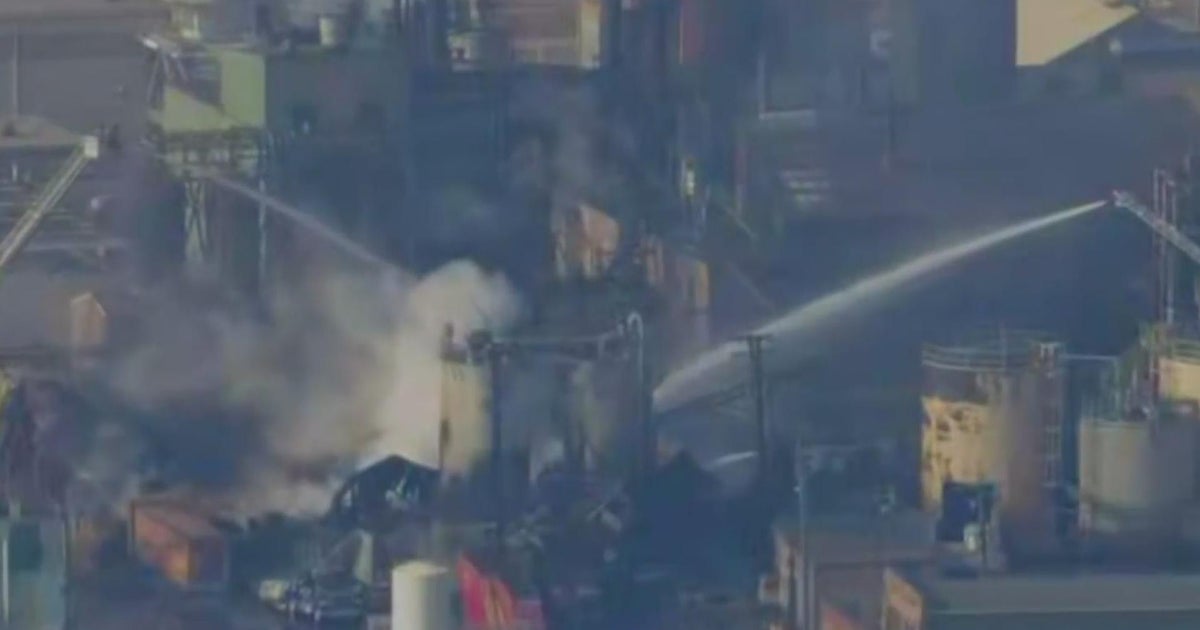 EPA testing air quality after chemical plant fire in LaSalle - CBS Chicago