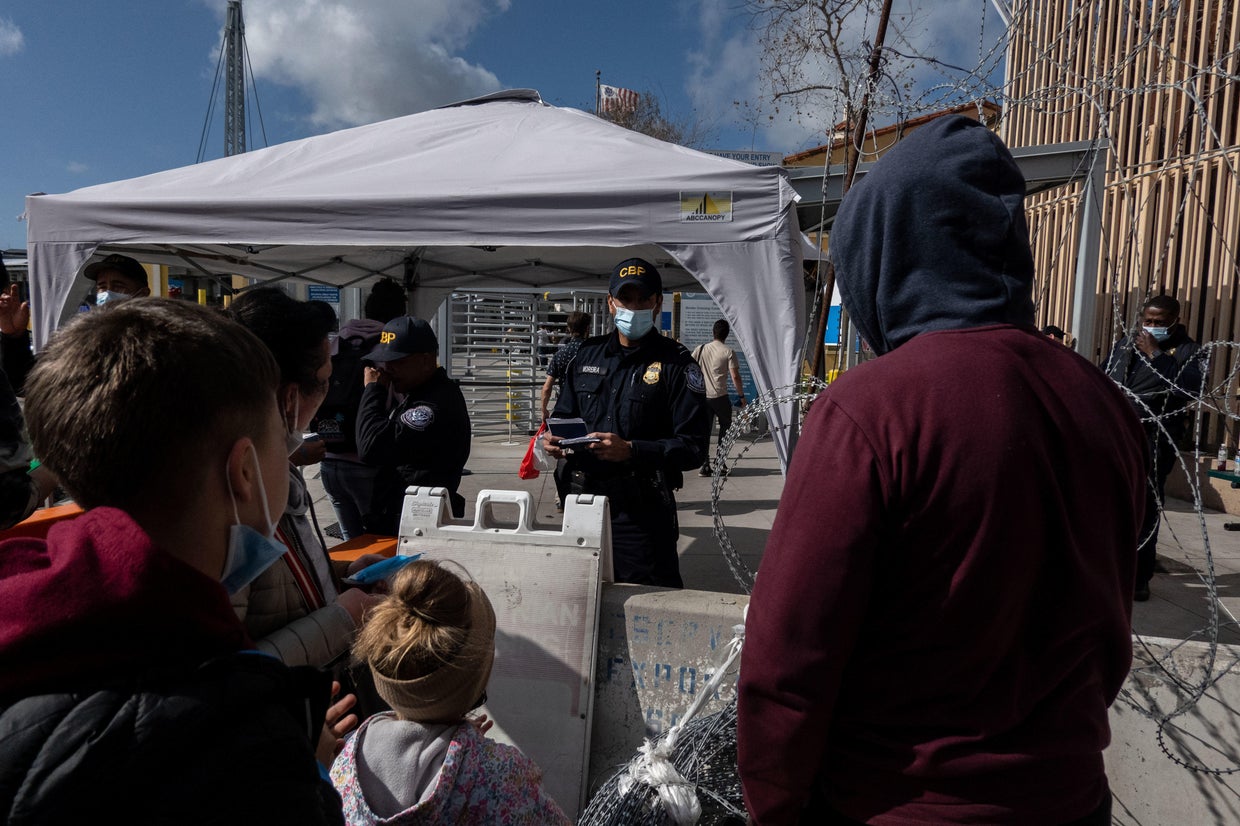 Border officials allow asylum-seekers to request U.S. entry through ...