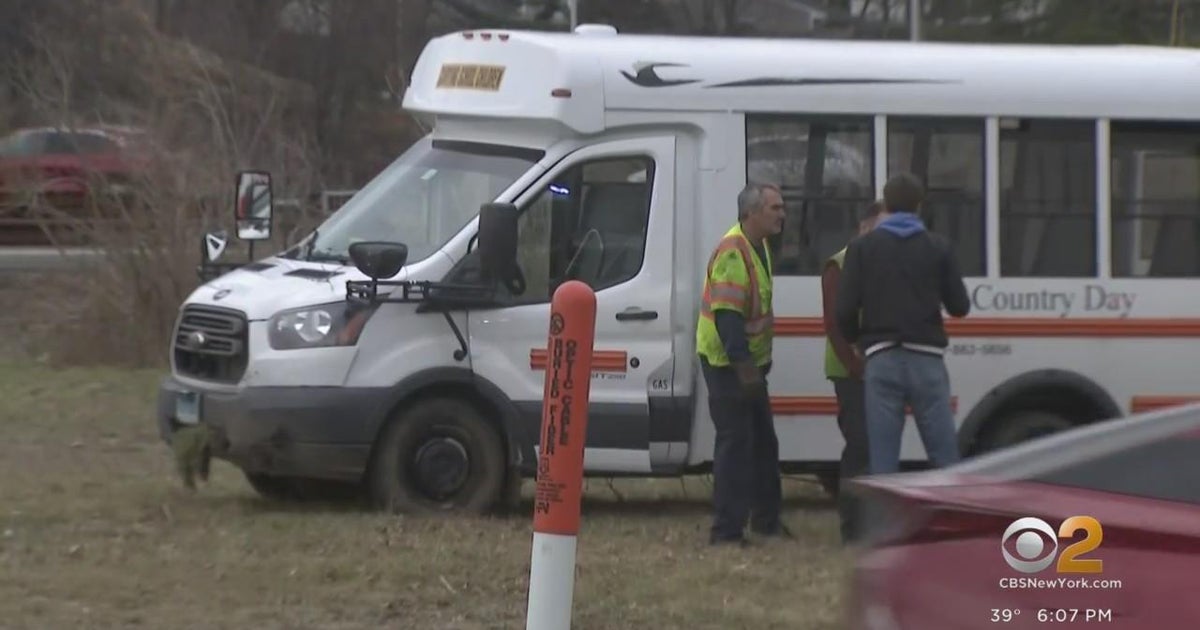 2 children hurt after bus goes off road in Paramus - CBS New York