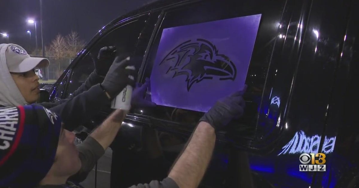 Fans get cars stenciled with Ravens' logo ahead of playoff game - CBS ...
