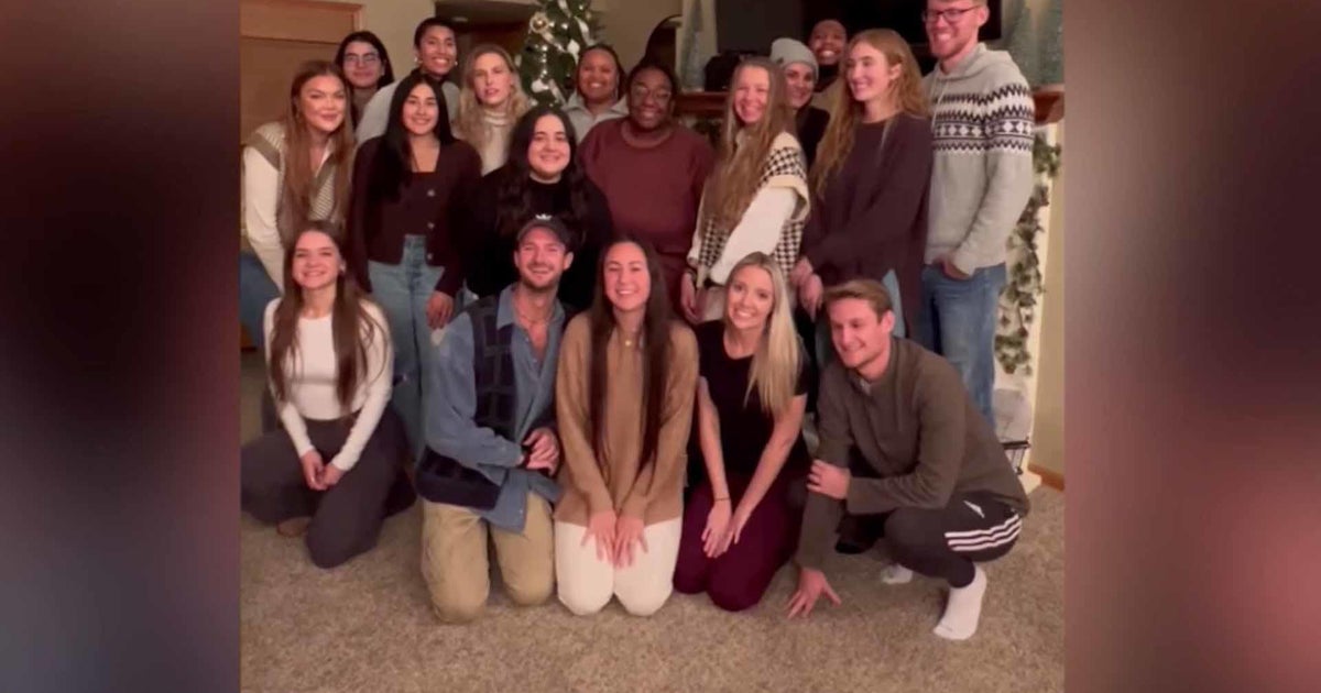 Video of friends' reactions to pregnancy reveal goes viral - CBS News