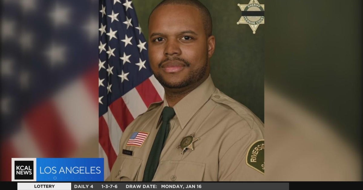 Dozens come to Murrieta restaurant to honor slain deputy - CBS Los Angeles