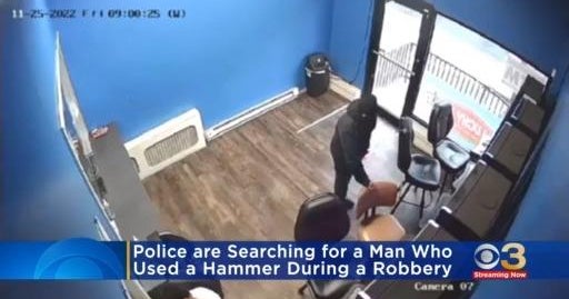 Philadelphia police look for suspect in robbery with hammer - CBS ...
