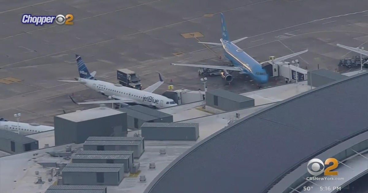 FAA: JetBlue plane hits tail of parked plane while leaving gate - CBS ...