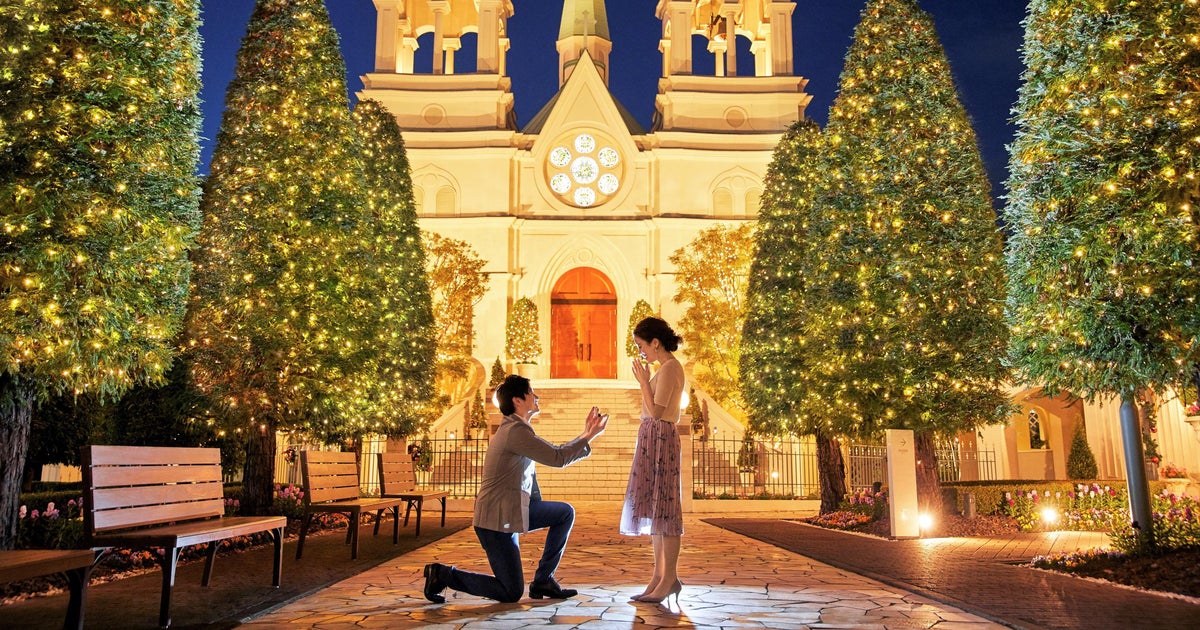 The art of getting to "yes": Marriage proposals become big business in ...