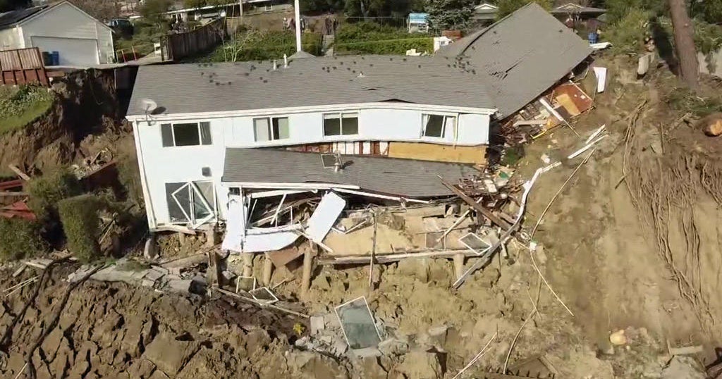 Orinda houses threatened by growing landslide - CBS San Francisco