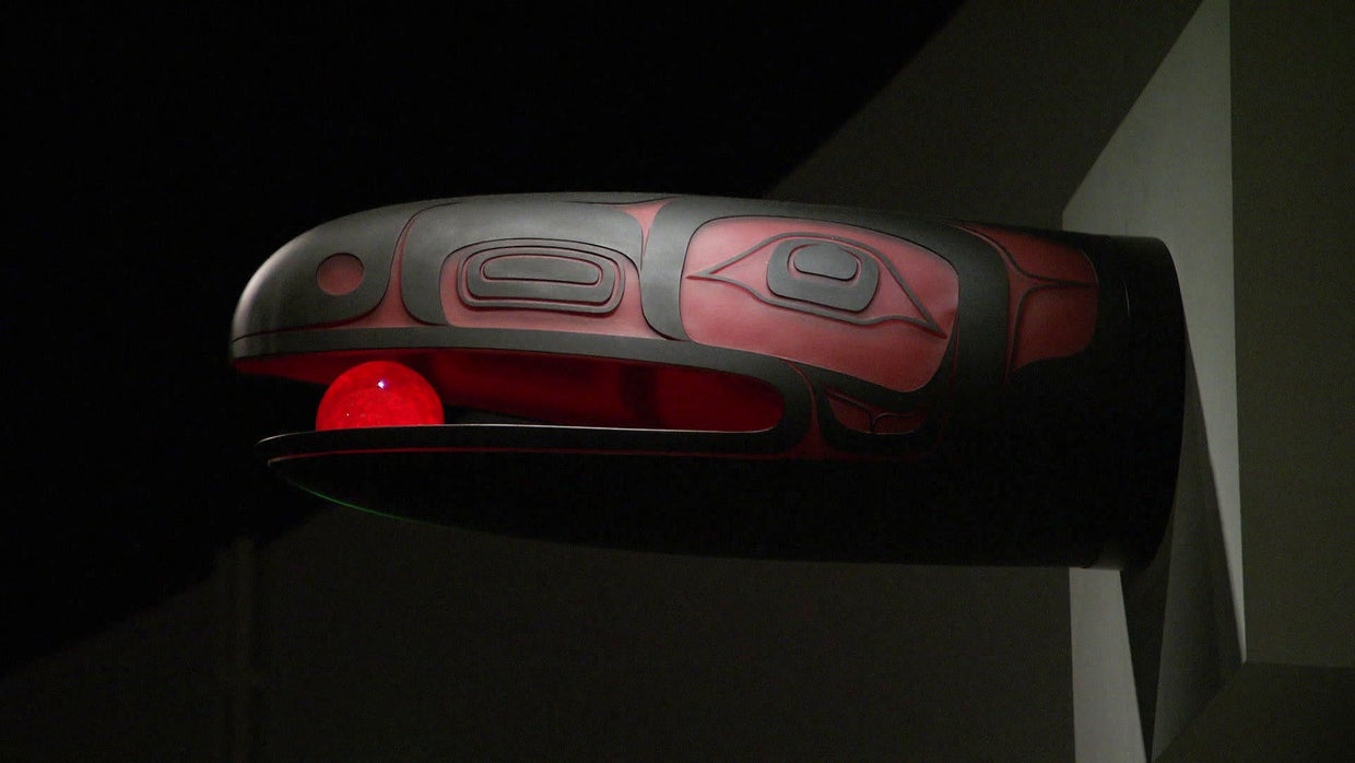 Glass artist Preston Singletary: Shattering expectations - CBS News