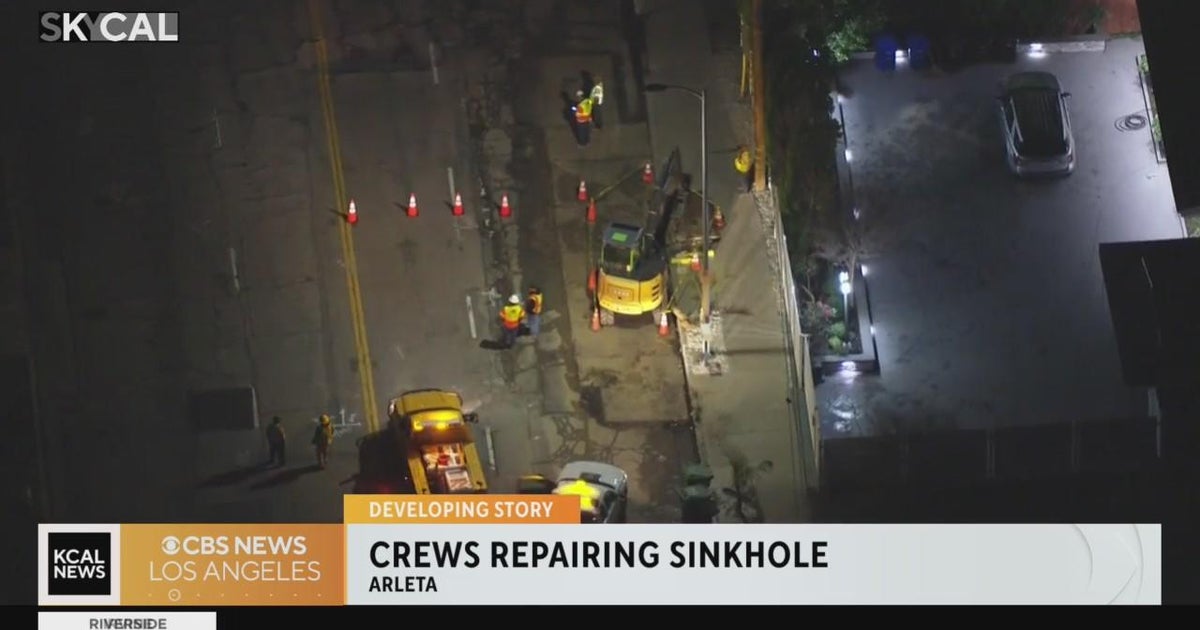 Branford closed in Arleta due to developing sinkhole - CBS Los Angeles