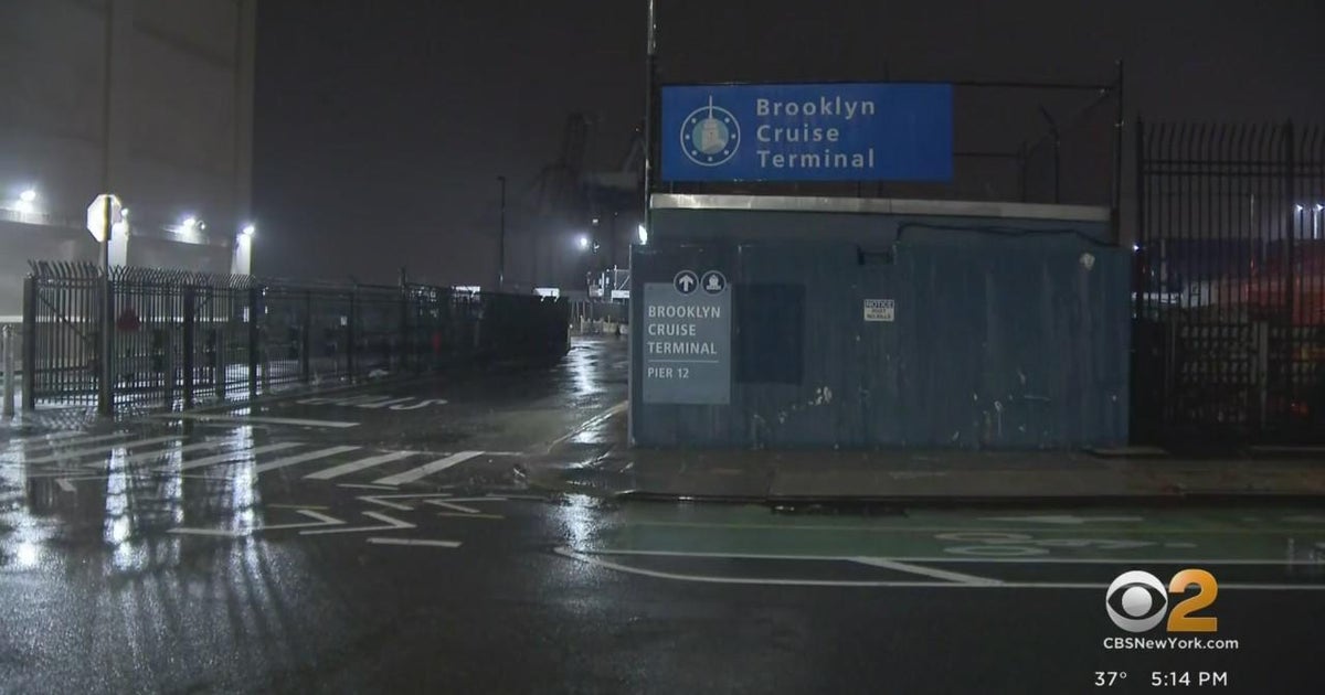 Asylum seekers staying at Brooklyn facility weigh in on controversy ...