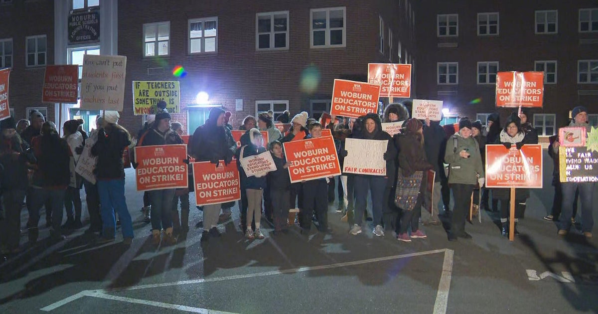 Woburn schools closed Wednesday as teachers strike continues - CBS Boston