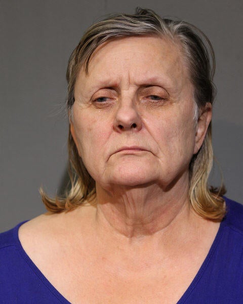 Woman charged with putting mother's body in freezer - CBS Chicago