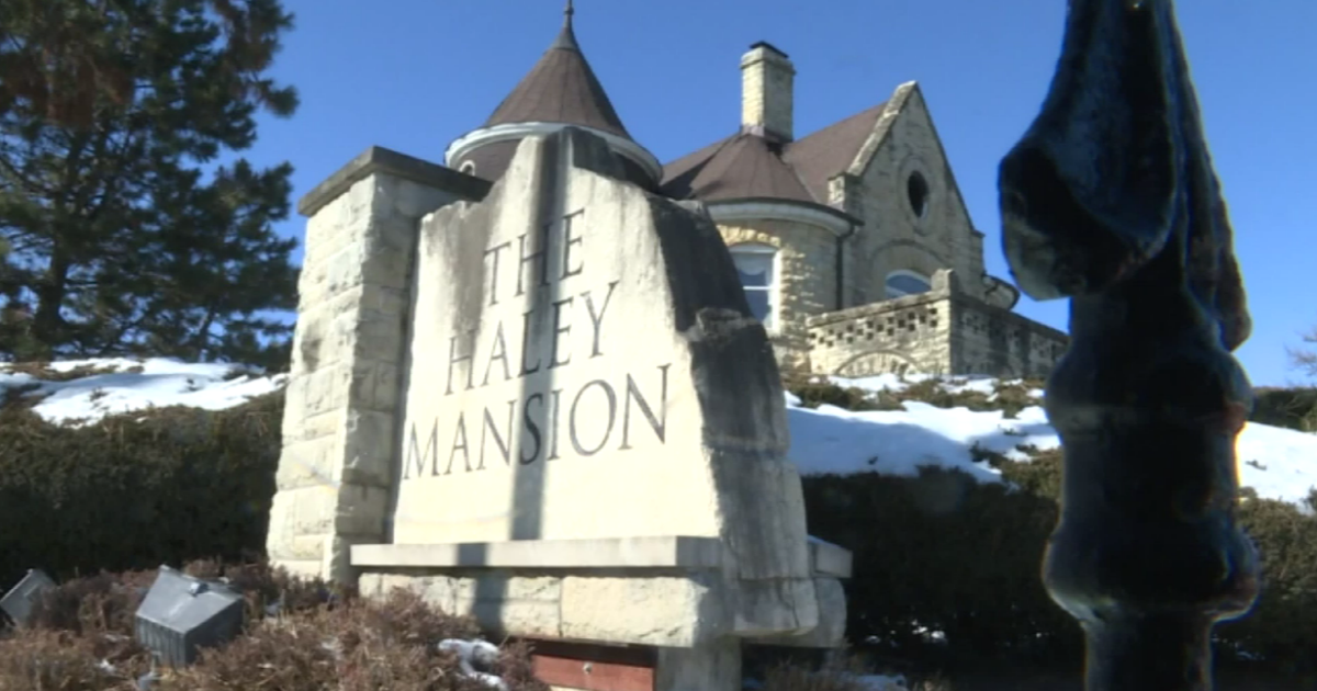 Couple hopes to keep Haley Mansion wedding date after fire - CBS Chicago