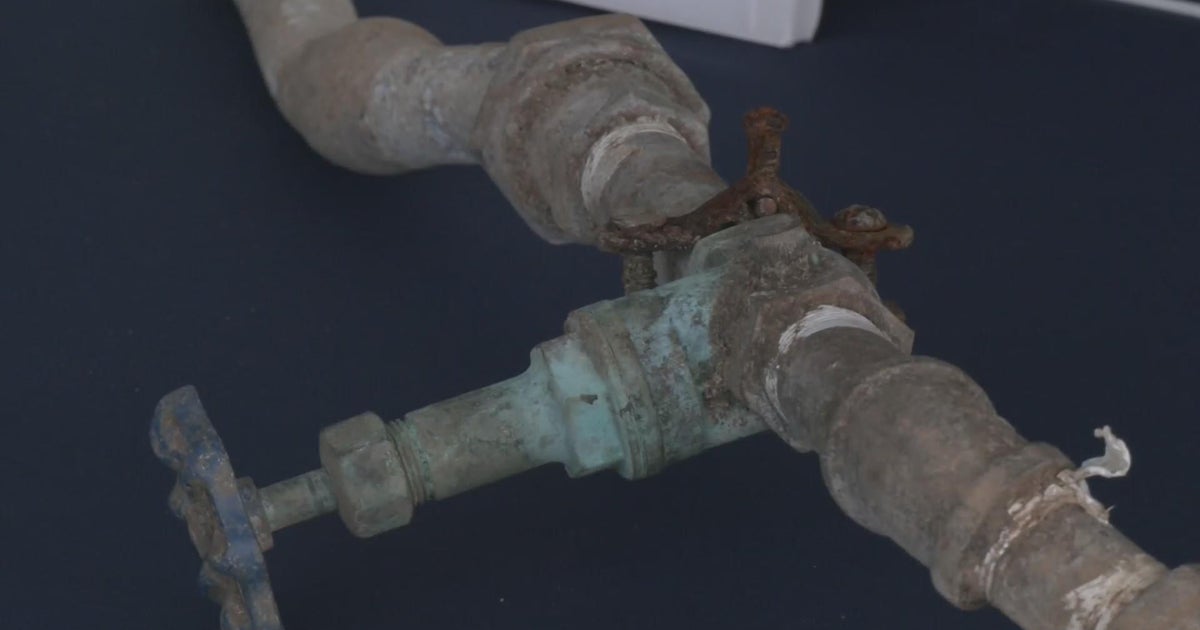 Skokie gets $2 million from feds to replace lead pipes - CBS Chicago