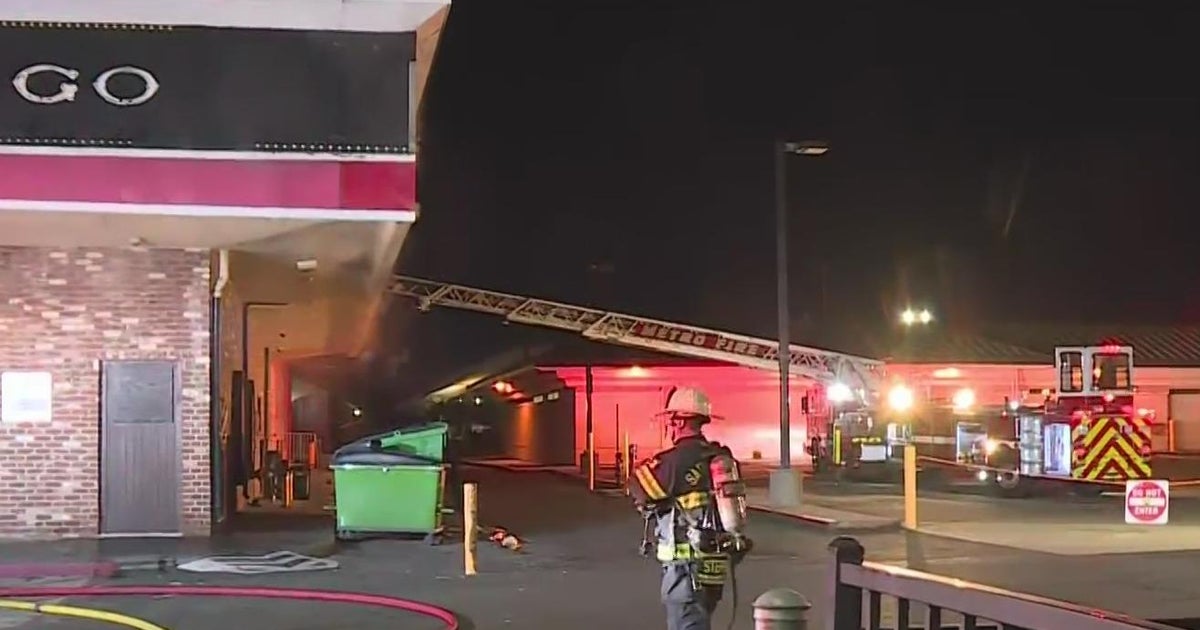 Sam's Hof Brau in Sacramento catches fire - CBS Sacramento