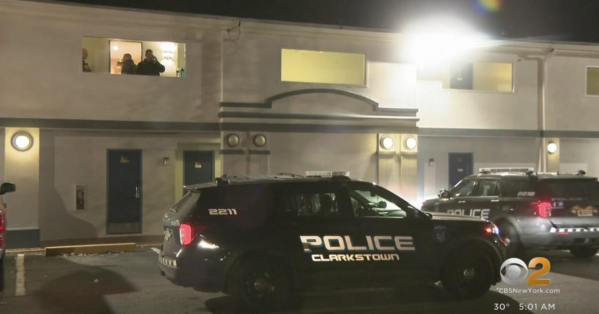 Suspect In Custody For Off Duty Officer Shooting Cbs New York