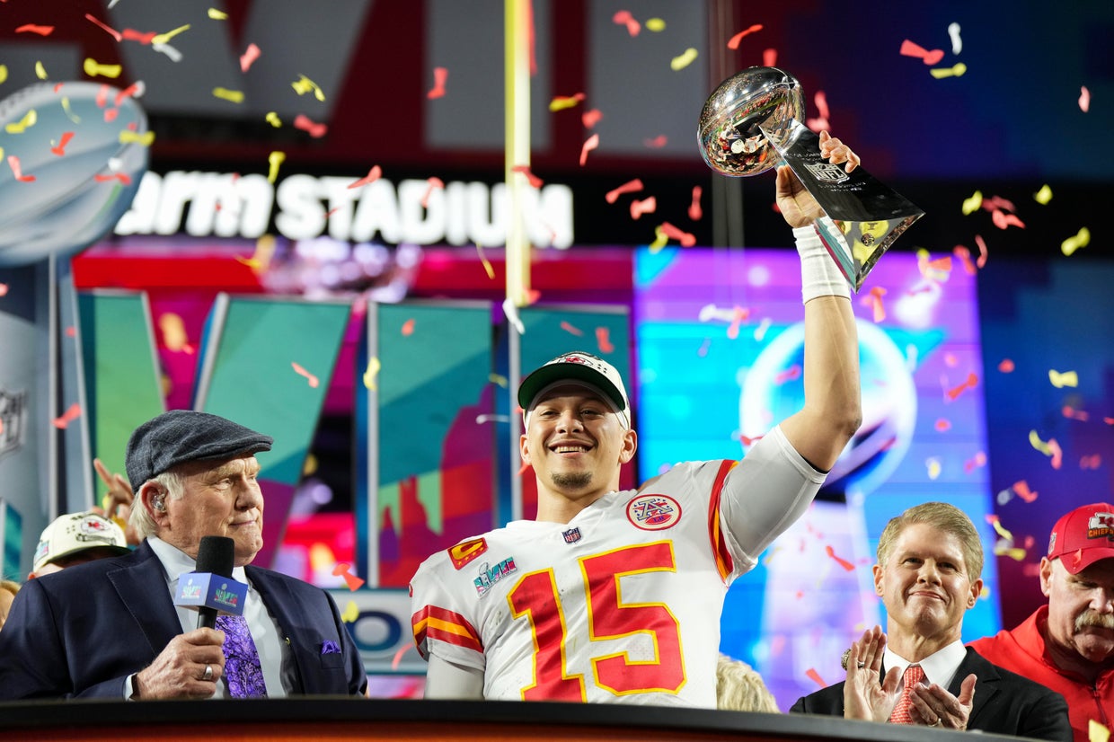 Chiefs Edge Eagles 38 35 In Super Bowl Lvii Thriller
