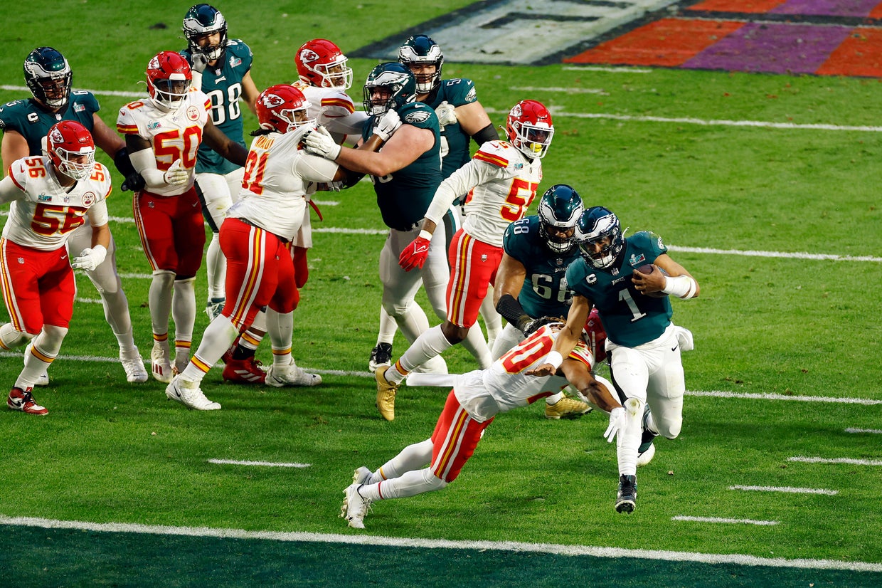 Chiefs edge Eagles 38-35 in Super Bowl LVII thriller