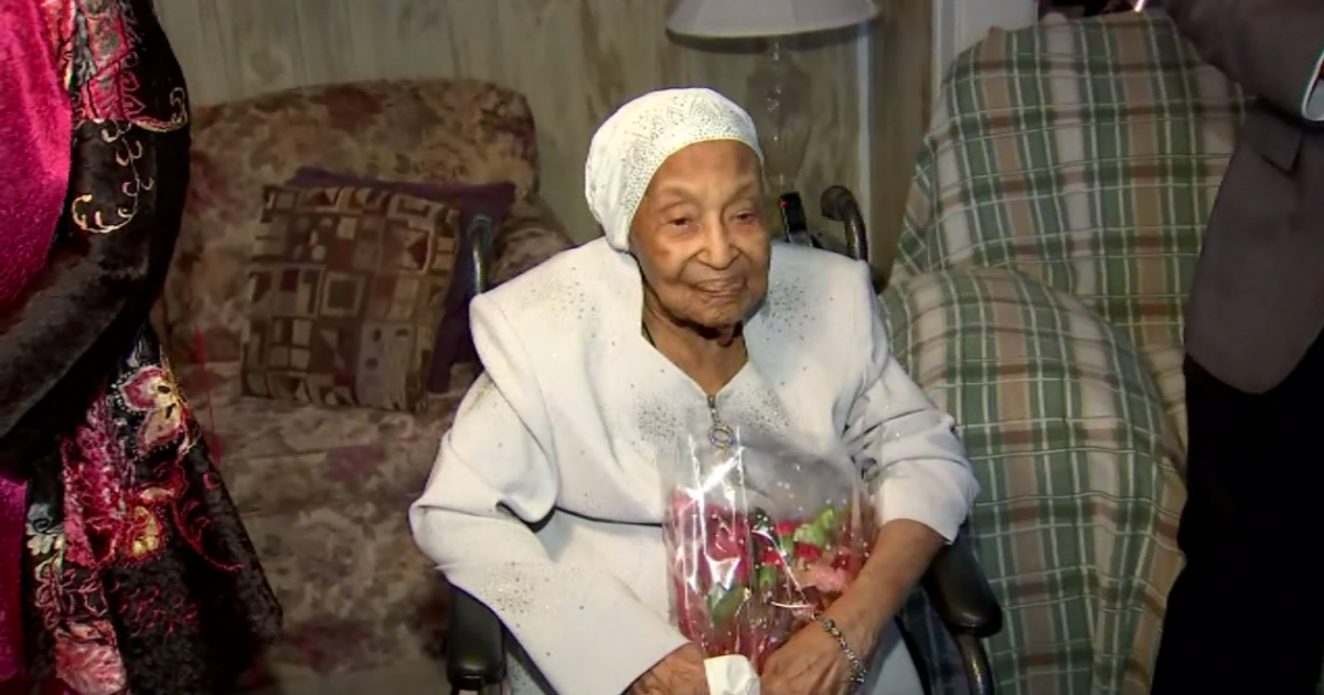 Cook County honors oldest voter, 111-year-old Susie Lewis - CBS Chicago