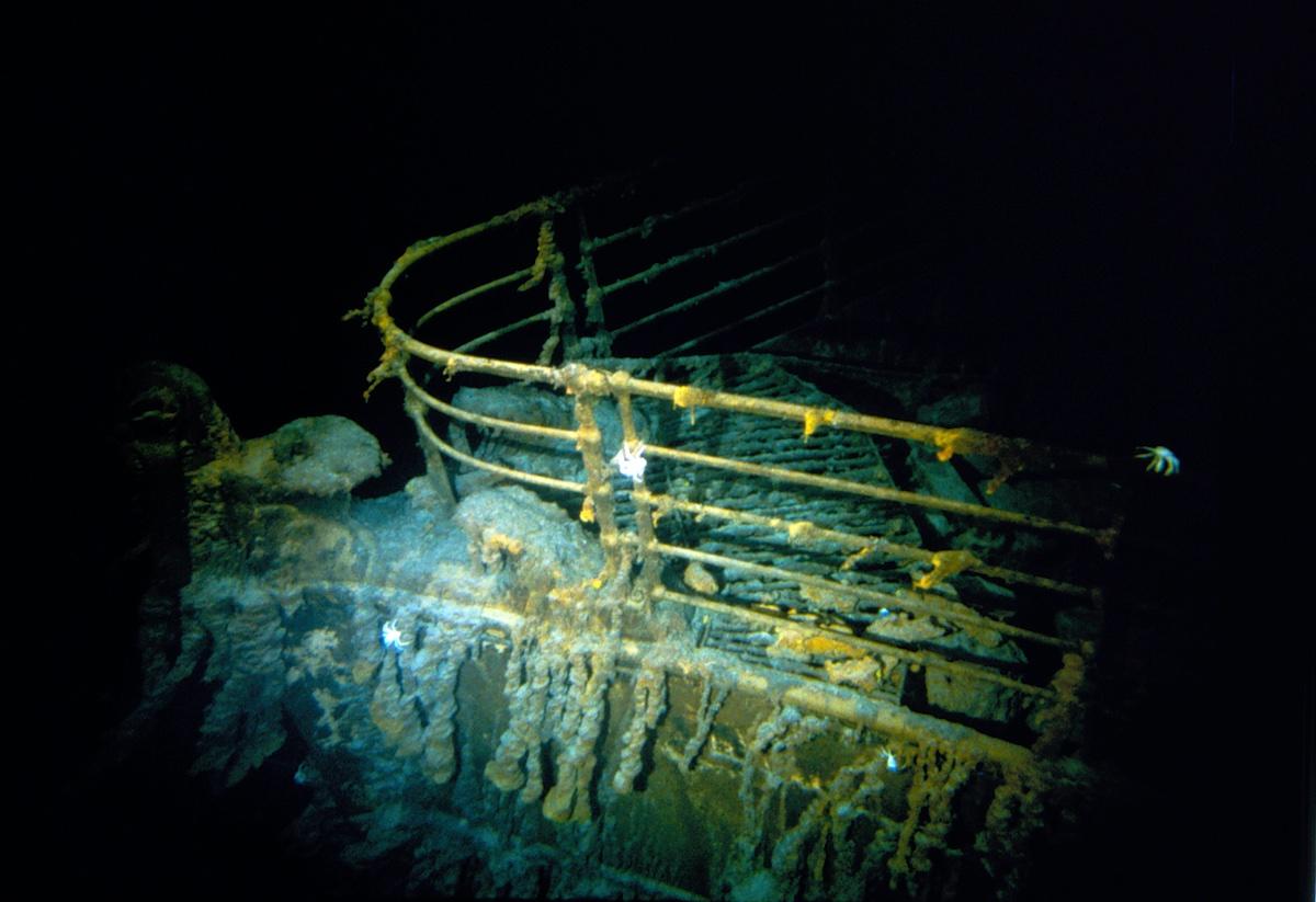 Titanic shipwreck video offers "rare, uncut" view of 1986 dive ...