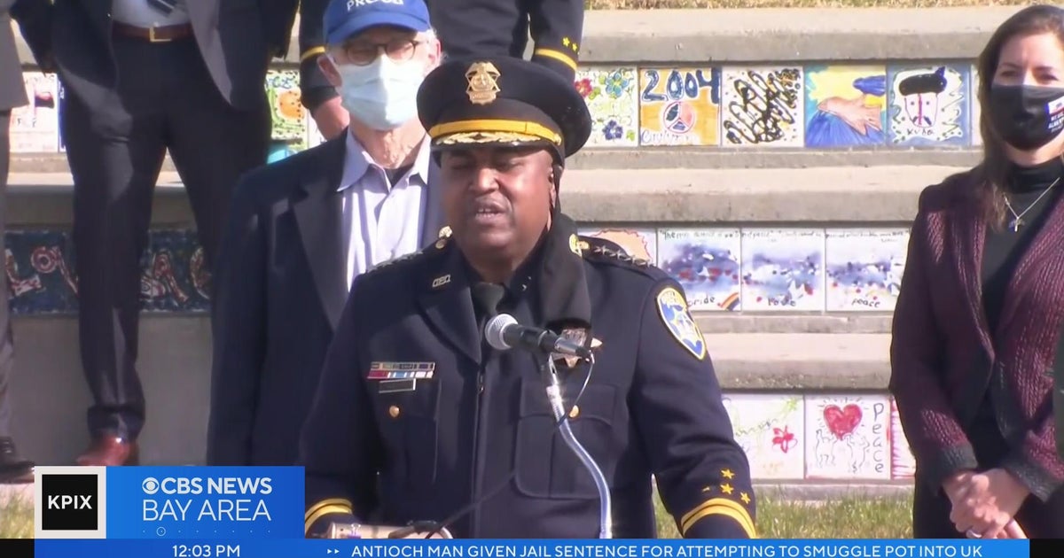 Supporters Rally To Protest Firing Oakland Police Chief Leronne
