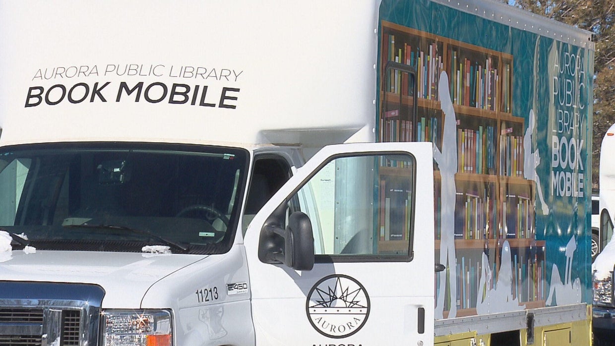 Aurora brings library to neighborhoods with Bookmobile - CBS Colorado