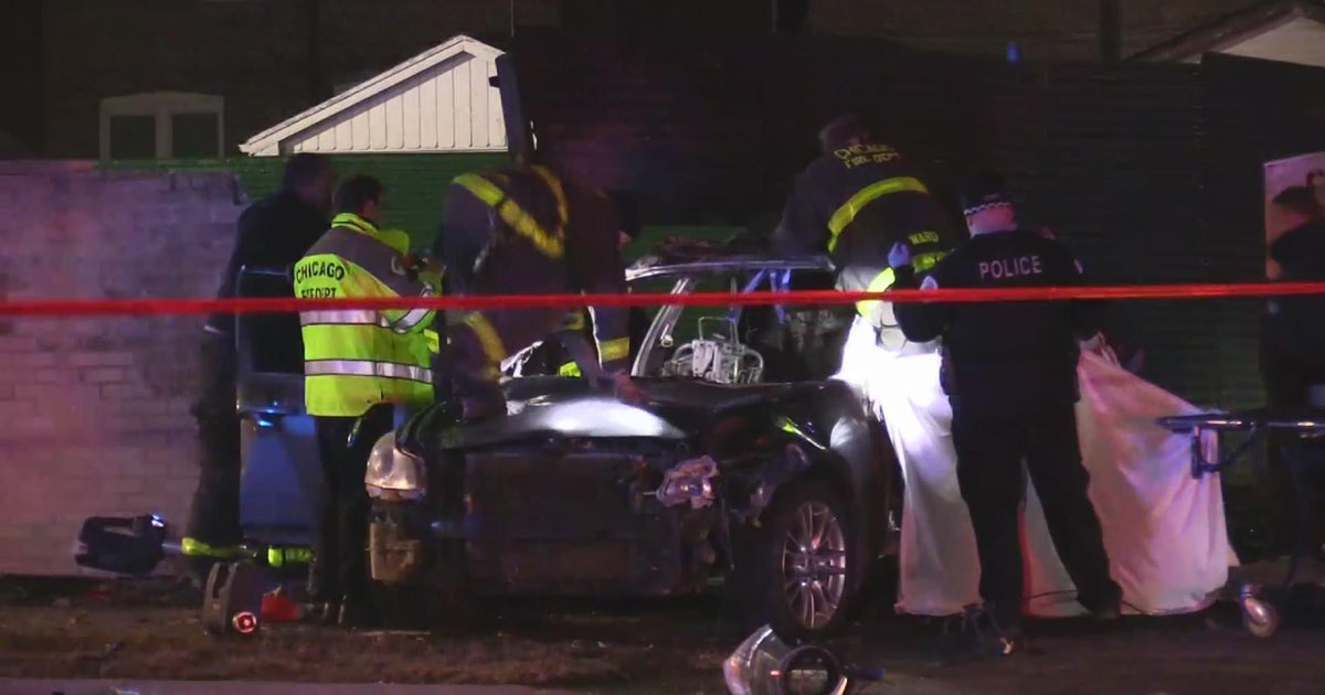3 killed in fiery crash during street race on Far South Side - CBS Chicago