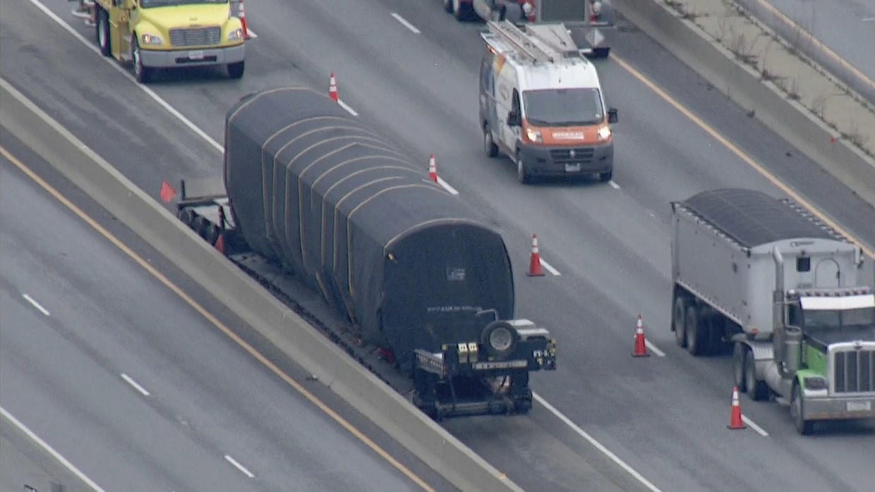 Stranded Orange Line train removed from I-495 in Chelmsford - CBS Boston