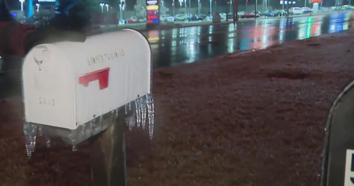 Ice makes for dangerous conditions in northwest suburbs - CBS Chicago