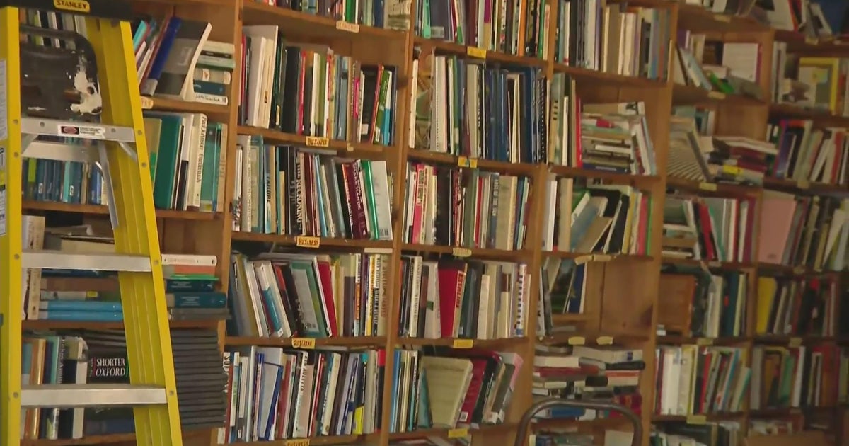 Crews clear out Bookman's Corner in East Lakeview - CBS Chicago