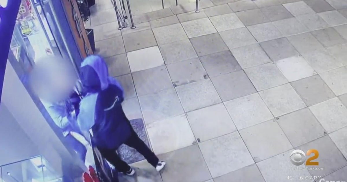 NYPD stepping up patrols after violent robbery in Flushing, Queens ...