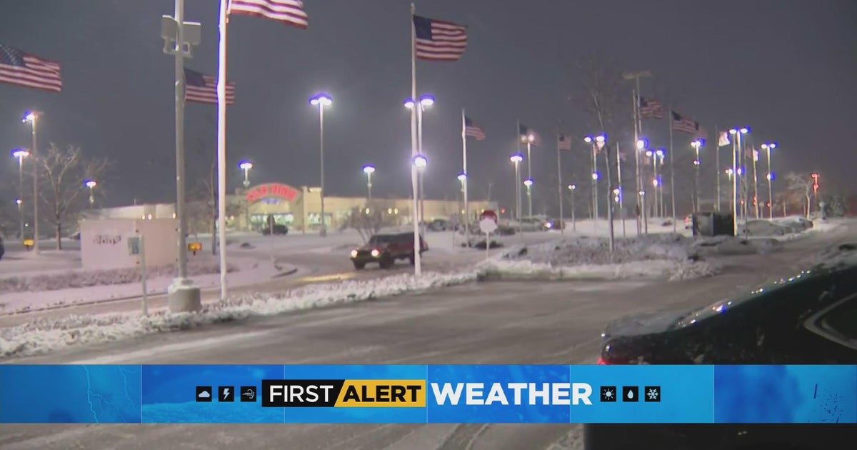 Heavy snow leaves roads treacherous in Northwest Indiana - CBS Chicago