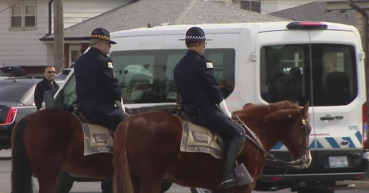 Visitation takes place for slain Chicago police officer - CBS Chicago