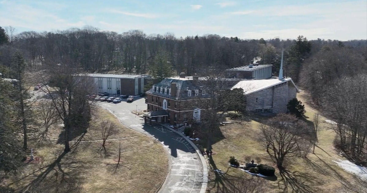 Mount Alvernia students blindsided by decision to close school - CBS Boston