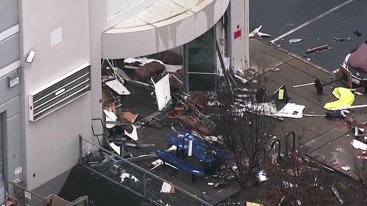 Updated: Worker killed, another injured in Oakland warehouse roof ...