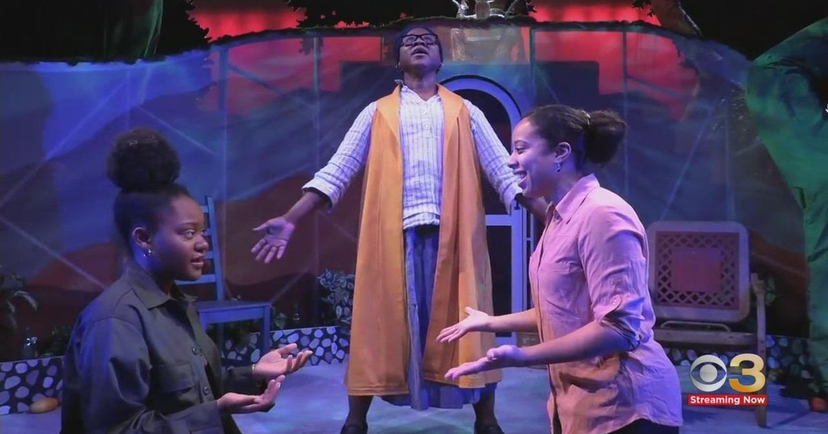 Philly playwright brings bilingual play to Center City - CBS Philadelphia