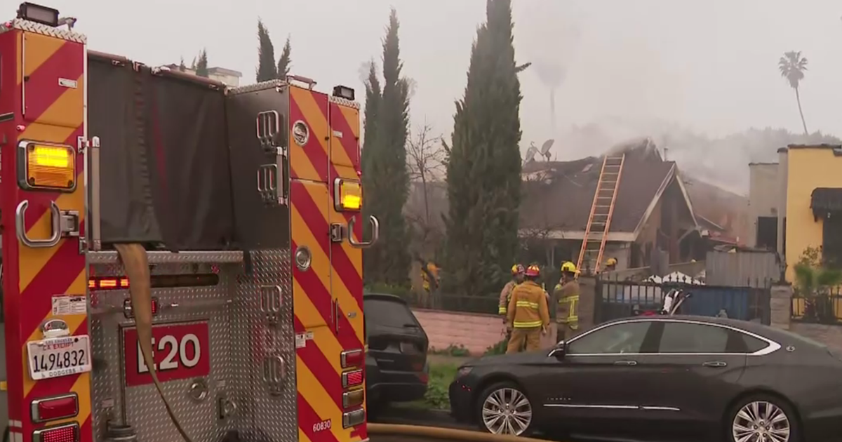 Westlake abandoned house fire: One firefighter injured - CBS Los Angeles