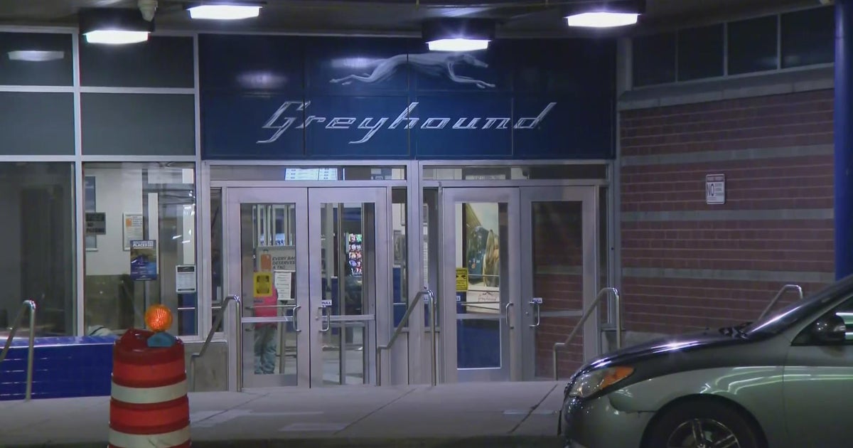 Greyhound passengers say no drivers available for bus trips - CBS Chicago